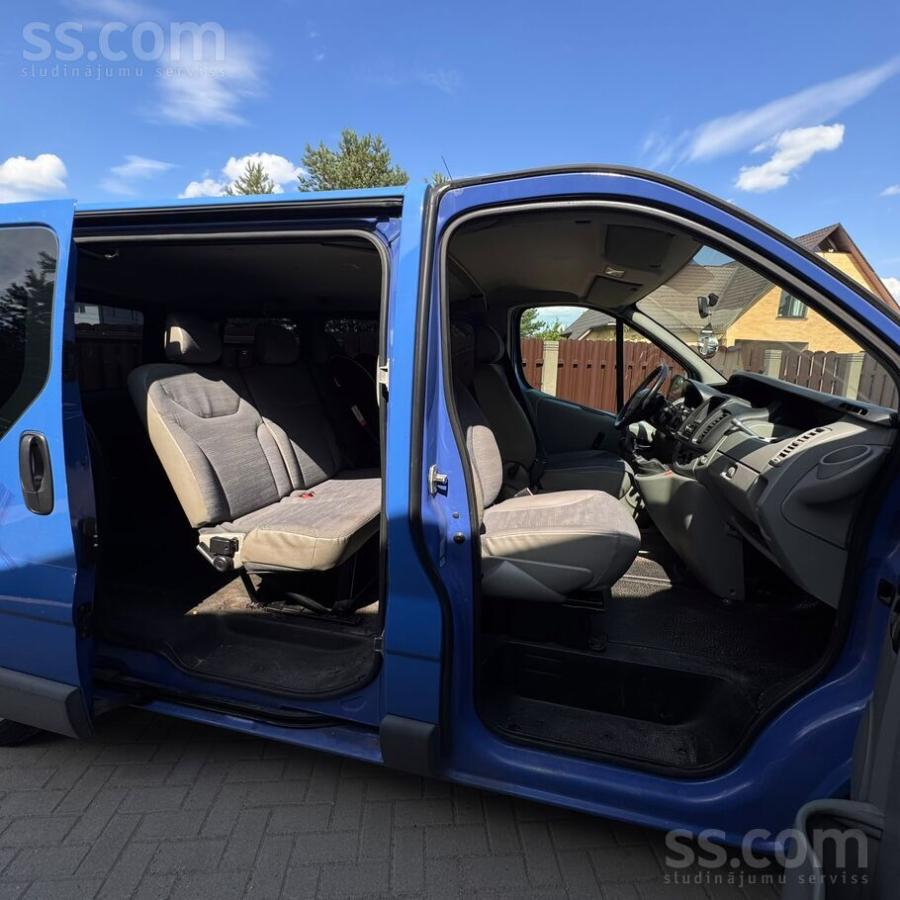 Blue Renault Trafic 2011 in Daugavpils, with an engine capacity of 2.00 L and mileage of 232 thousand km for 5500 €, photo 8 on AUTOMOTO.COM.LV