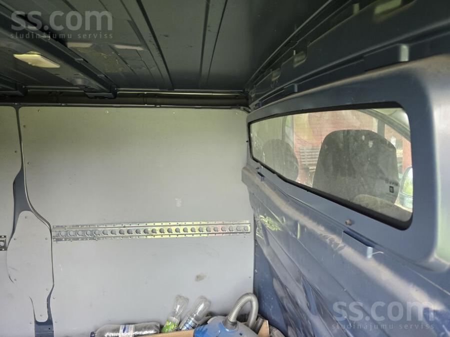 Zils Renault Trafic 2012 Bauska, ar dzinēja tilpumu 2.00 L un nobraukumu 280 tūkst. km par 3800 €, foto 5 vietnē AUTOMOTO.COM.LV