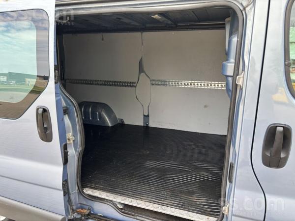 Zils Renault Trafic 2012 Jelgava, ar dzinēja tilpumu 2.00 L un nobraukumu 280 tūkst. km par 5290 €, foto 8 vietnē AUTOMOTO.COM.LV