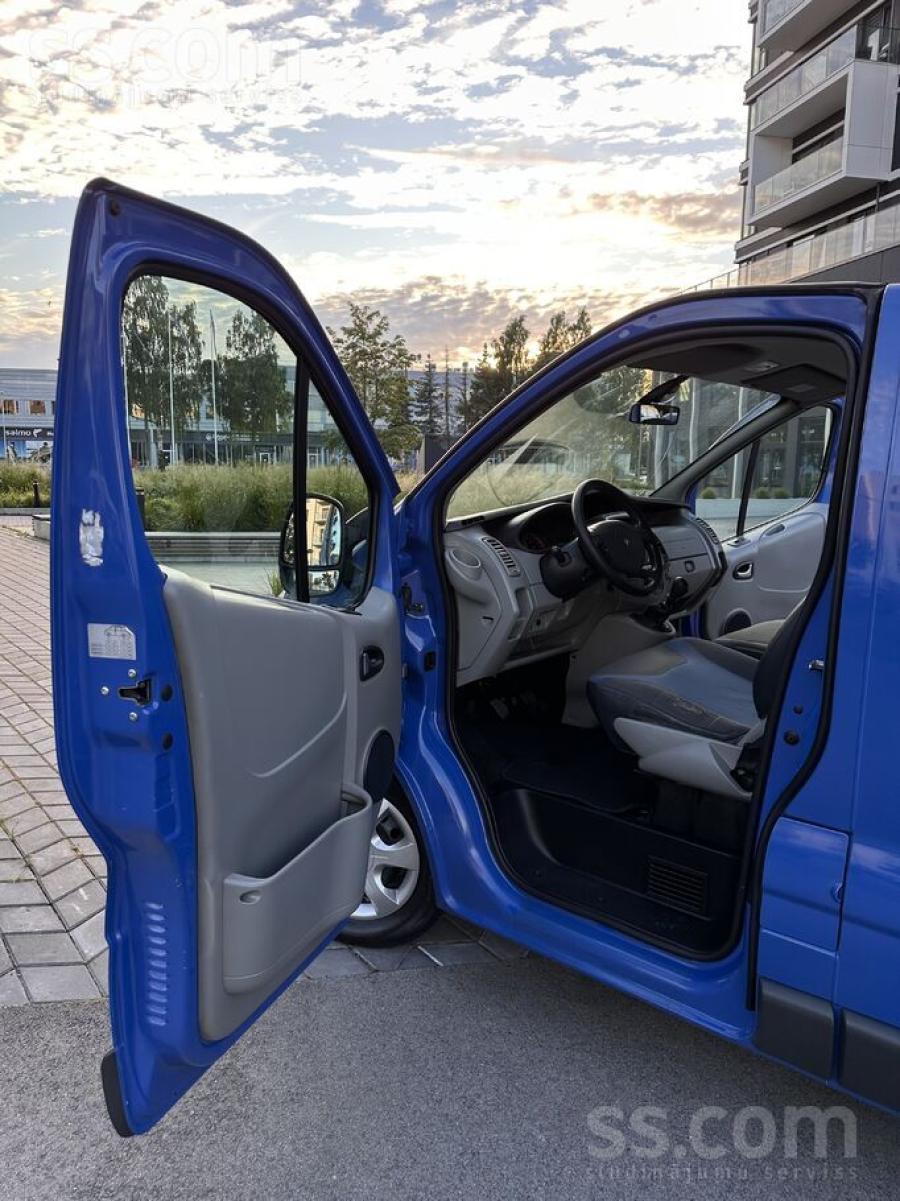 Zils Renault Trafic 2012 Tallina, ar dzinēja tilpumu 2.00 L un nobraukumu 340 tūkst. km par 7990 €, foto 16 vietnē AUTOMOTO.COM.LV