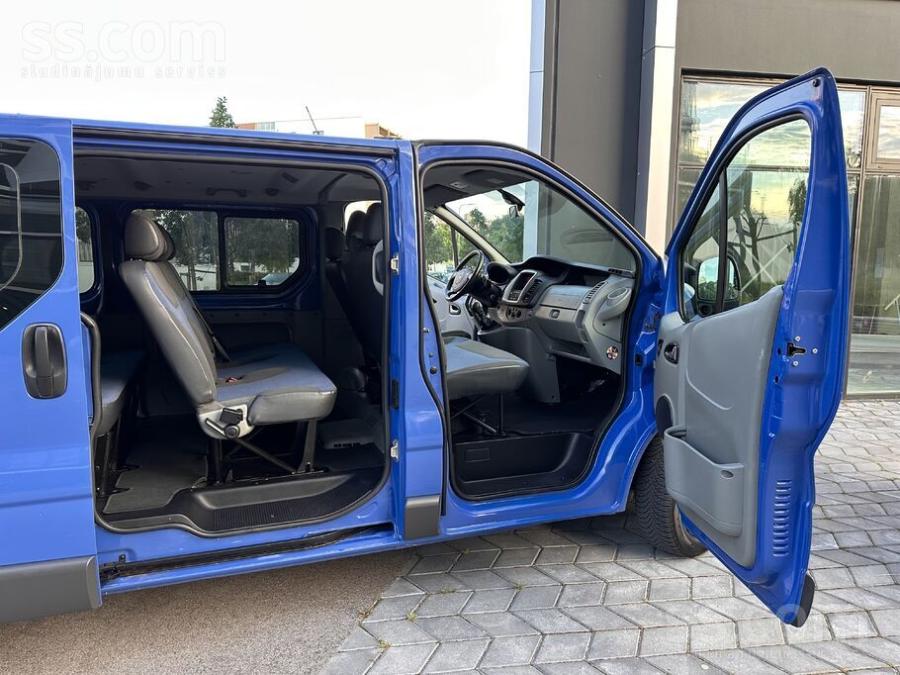 Zils Renault Trafic 2012 Tallina, ar dzinēja tilpumu 2.00 L un nobraukumu 340 tūkst. km par 7990 €, foto 18 vietnē AUTOMOTO.COM.LV