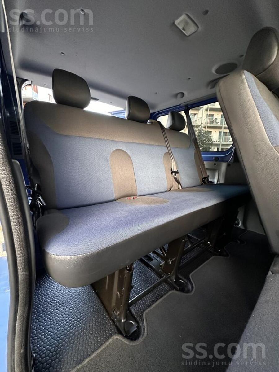 Zils Renault Trafic 2012 Tallina, ar dzinēja tilpumu 2.00 L un nobraukumu 340 tūkst. km par 7990 €, foto 23 vietnē AUTOMOTO.COM.LV