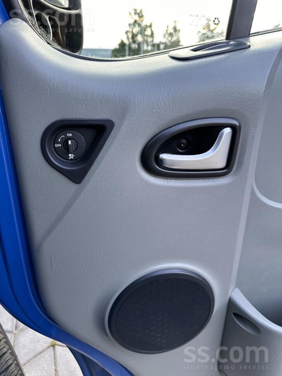 Zils Renault Trafic 2012 Tallina, ar dzinēja tilpumu 2.00 L un nobraukumu 340 tūkst. km par 7990 €, foto 29 vietnē AUTOMOTO.COM.LV
