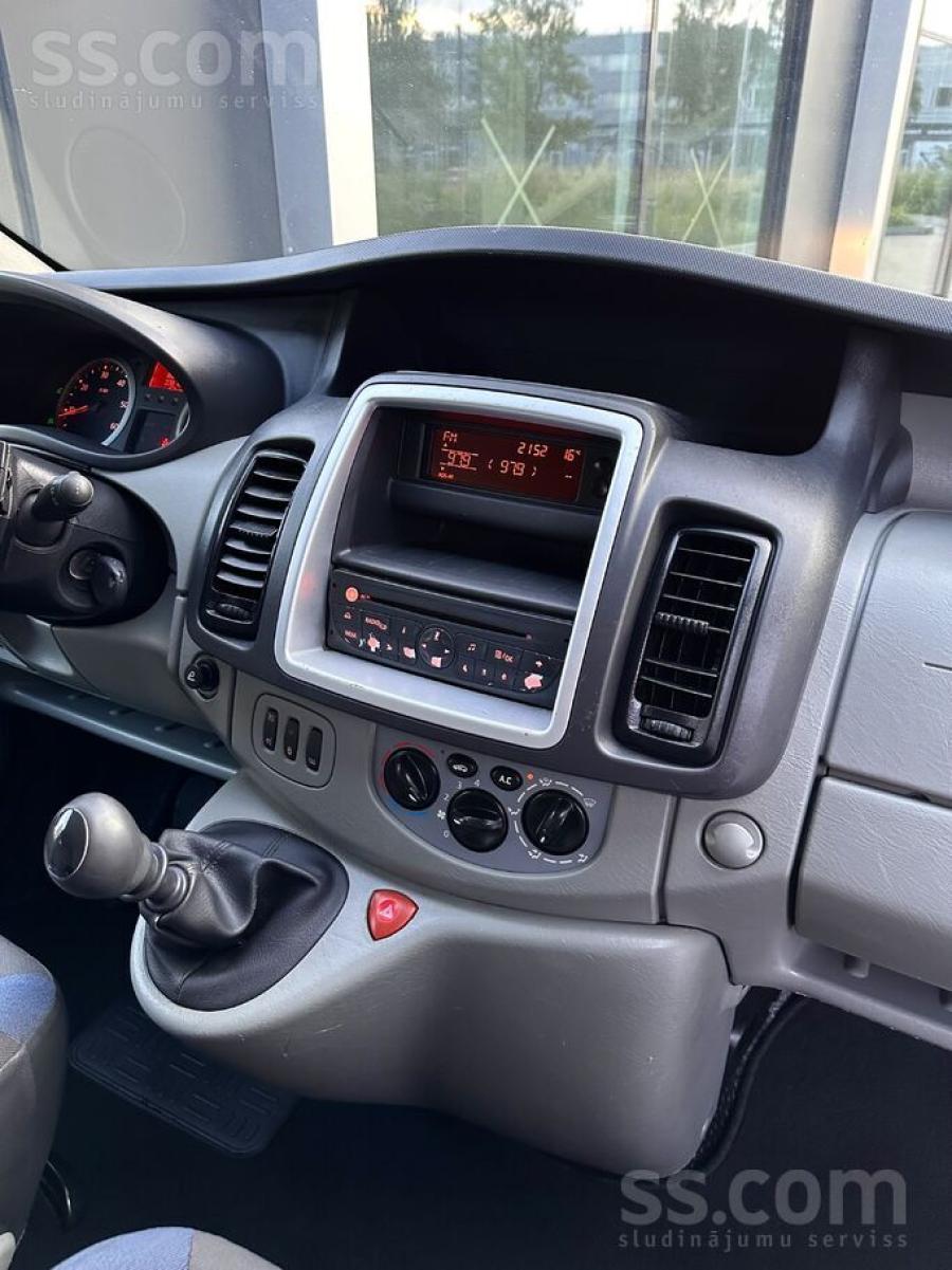 Zils Renault Trafic 2012 Tallina, ar dzinēja tilpumu 2.00 L un nobraukumu 340 tūkst. km par 7990 €, foto 30 vietnē AUTOMOTO.COM.LV