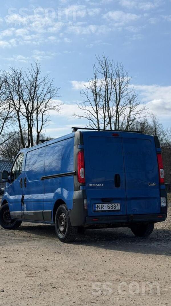 Blue Renault Trafic 2012 in Riga, with an engine capacity of 2.00 L and mileage of 292 thousand km for 5800 €, photo 4 on AUTOMOTO.COM.LV