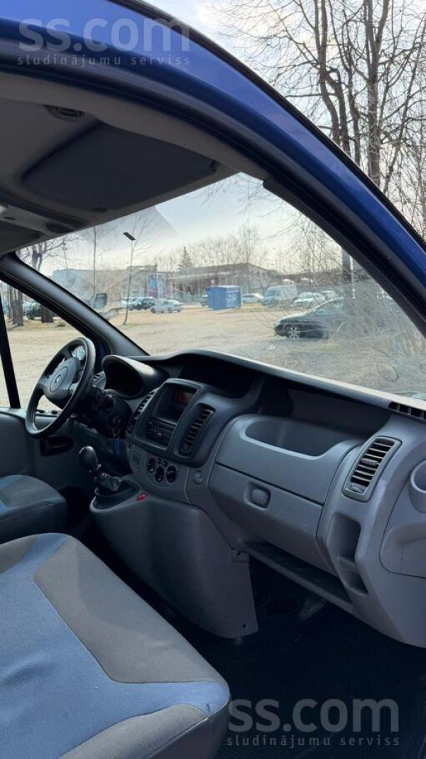 Blue Renault Trafic 2012 in Riga, with an engine capacity of 2.00 L and mileage of 292 thousand km for 5800 €, photo 7 on AUTOMOTO.COM.LV