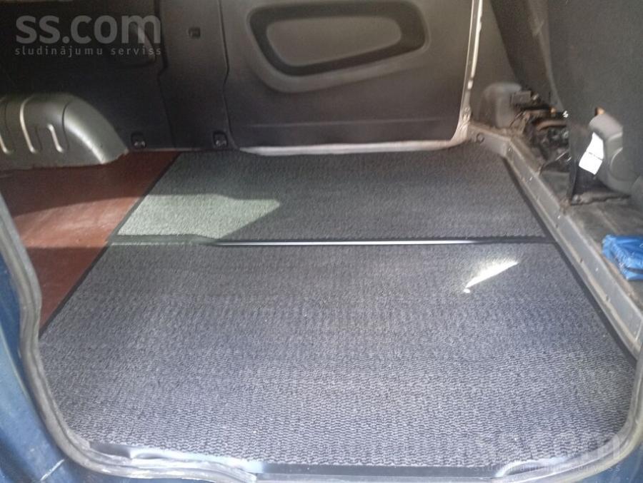 Blue Renault Trafic 2014 in Jurmala, with an engine capacity of 1.60 L and mileage of 0 thousand km for 7500 €, photo 7 on AUTOMOTO.COM.LV