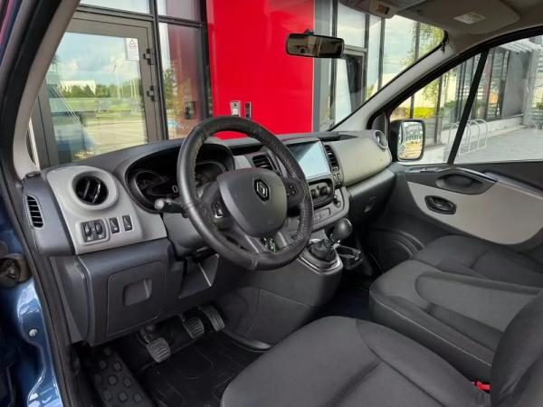 Blue Renault Trafic 2016 in Riga, with an engine capacity of 1.60 L and mileage of 319 thousand km for 11700 €, photo 10 on AUTOMOTO.COM.LV