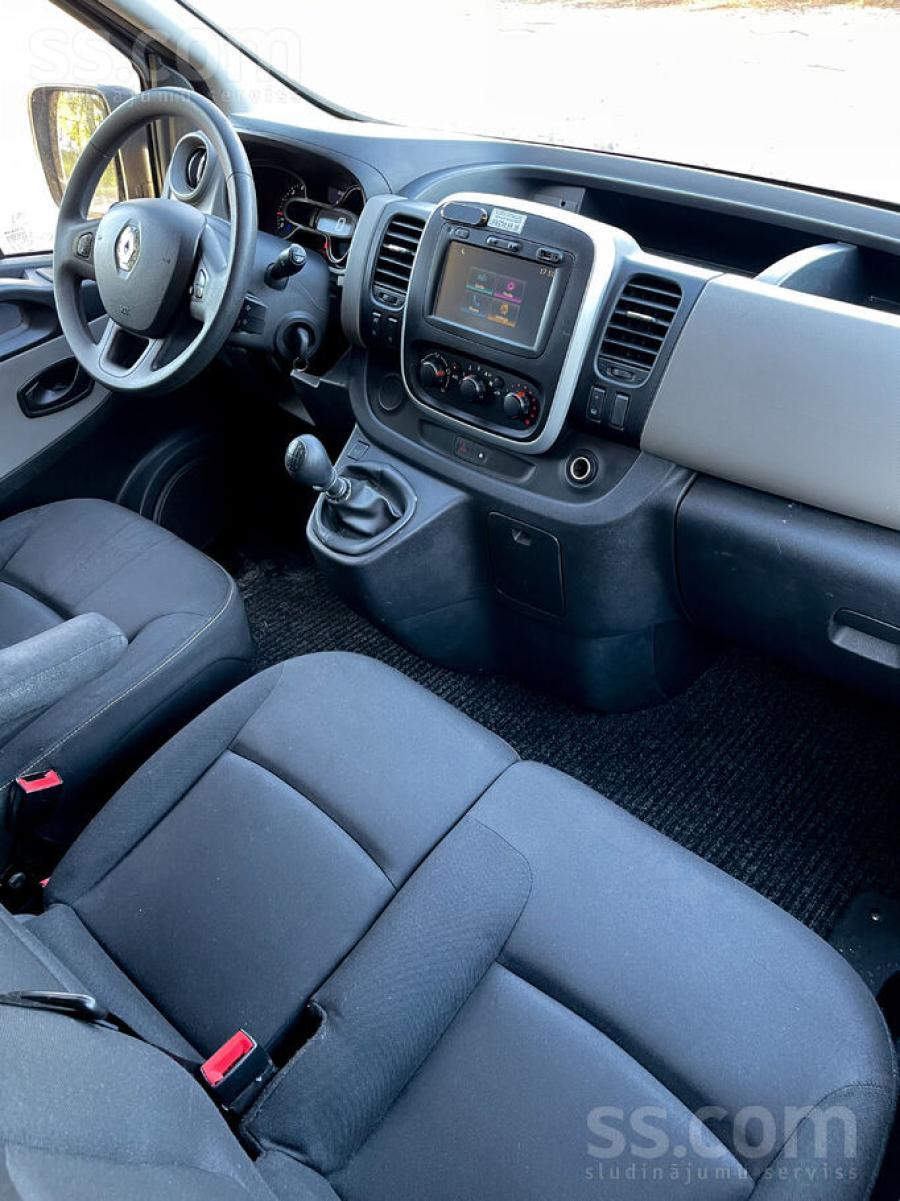 Blue Renault Trafic 2017 in Ogre, with an engine capacity of 1.60 L and mileage of 269 thousand km for 11900 €, photo 8 on AUTOMOTO.COM.LV