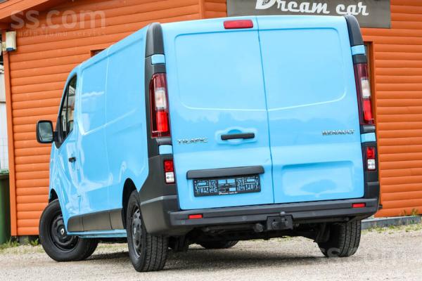 Blue Renault Trafic 2020 in Tukums, with an engine capacity of 2.00 L and mileage of 252 thousand km for 10790 €, photo 4 on AUTOMOTO.COM.LV