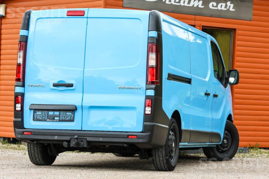 Blue Renault Trafic 2020 in Tukums, with an engine capacity of 2.00 L and mileage of 252 thousand km for 10790 €, photo 5 on AUTOMOTO.COM.LV