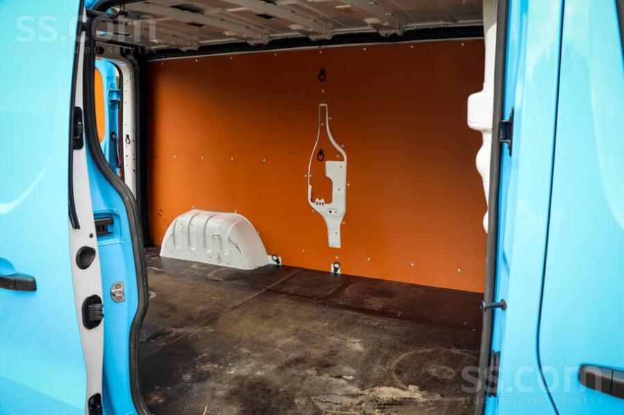 Blue Renault Trafic 2020 in Tukums, with an engine capacity of 2.00 L and mileage of 252 thousand km for 10790 €, photo 11 on AUTOMOTO.COM.LV