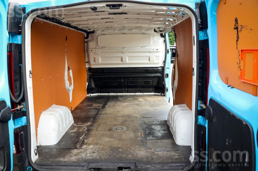 Blue Renault Trafic 2020 in Tukums, with an engine capacity of 2.00 L and mileage of 252 thousand km for 10790 €, photo 12 on AUTOMOTO.COM.LV