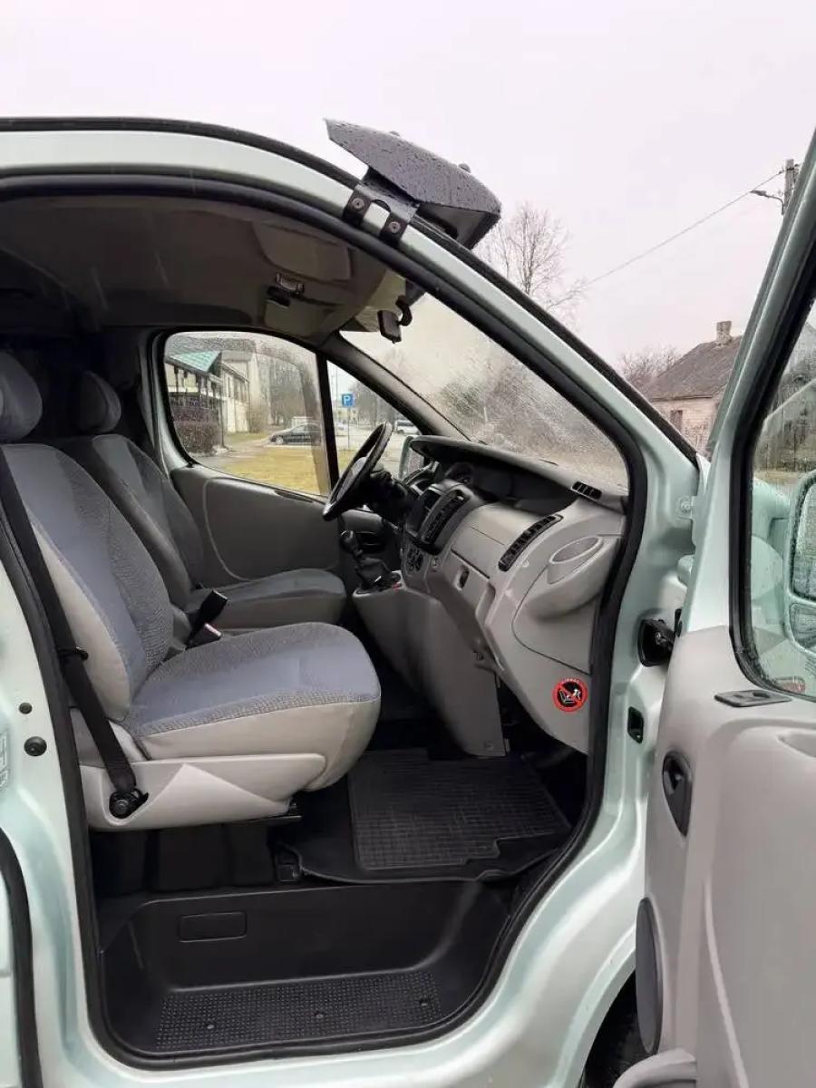 Zils Renault Trafic 2005 Ventspils, ar dzinēja tilpumu 1.90 L un nobraukumu 375 tūkst. km par 6290 €, foto 13 vietnē AUTOMOTO.COM.LV