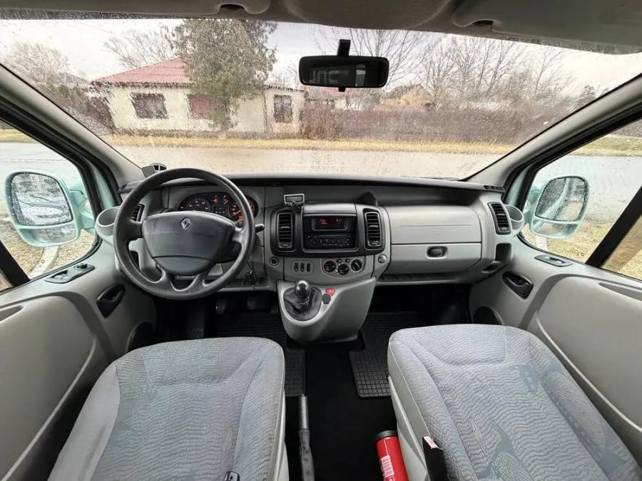 Zils Renault Trafic 2005 Ventspils, ar dzinēja tilpumu 1.90 L un nobraukumu 375 tūkst. km par 6290 €, foto 15 vietnē AUTOMOTO.COM.LV