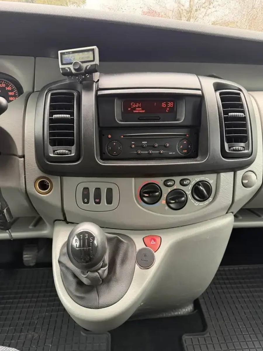 Zils Renault Trafic 2005 Ventspils, ar dzinēja tilpumu 1.90 L un nobraukumu 375 tūkst. km par 6290 €, foto 16 vietnē AUTOMOTO.COM.LV