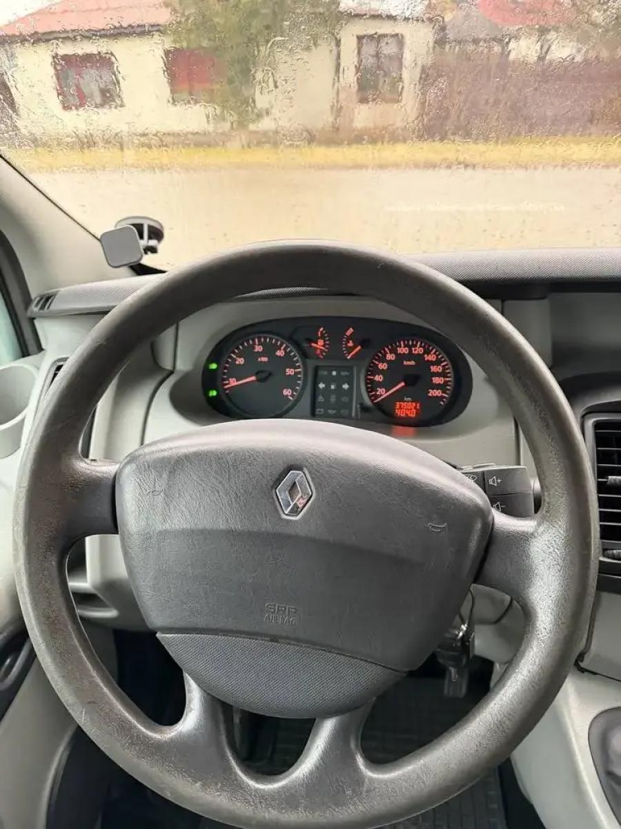 Zils Renault Trafic 2005 Ventspils, ar dzinēja tilpumu 1.90 L un nobraukumu 375 tūkst. km par 6290 €, foto 17 vietnē AUTOMOTO.COM.LV
