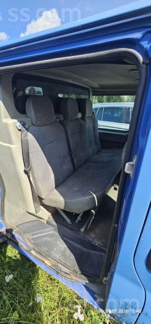 Blue Renault Trafic 2005 in Riga, with an engine capacity of 2.50 L and mileage of 301 thousand km for 4200 €, photo 9 on AUTOMOTO.COM.LV