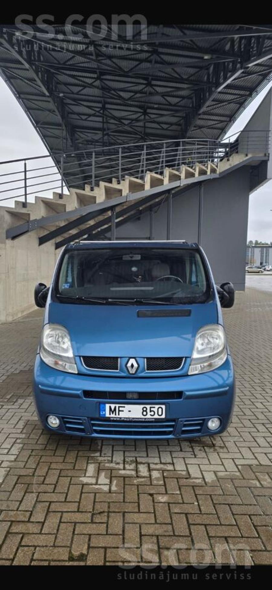 Blue Renault Trafic 2006 in Valmiera, with an engine capacity of 2.50 L and mileage of 385 thousand km for 6200 €, photo 1 on AUTOMOTO.COM.LV