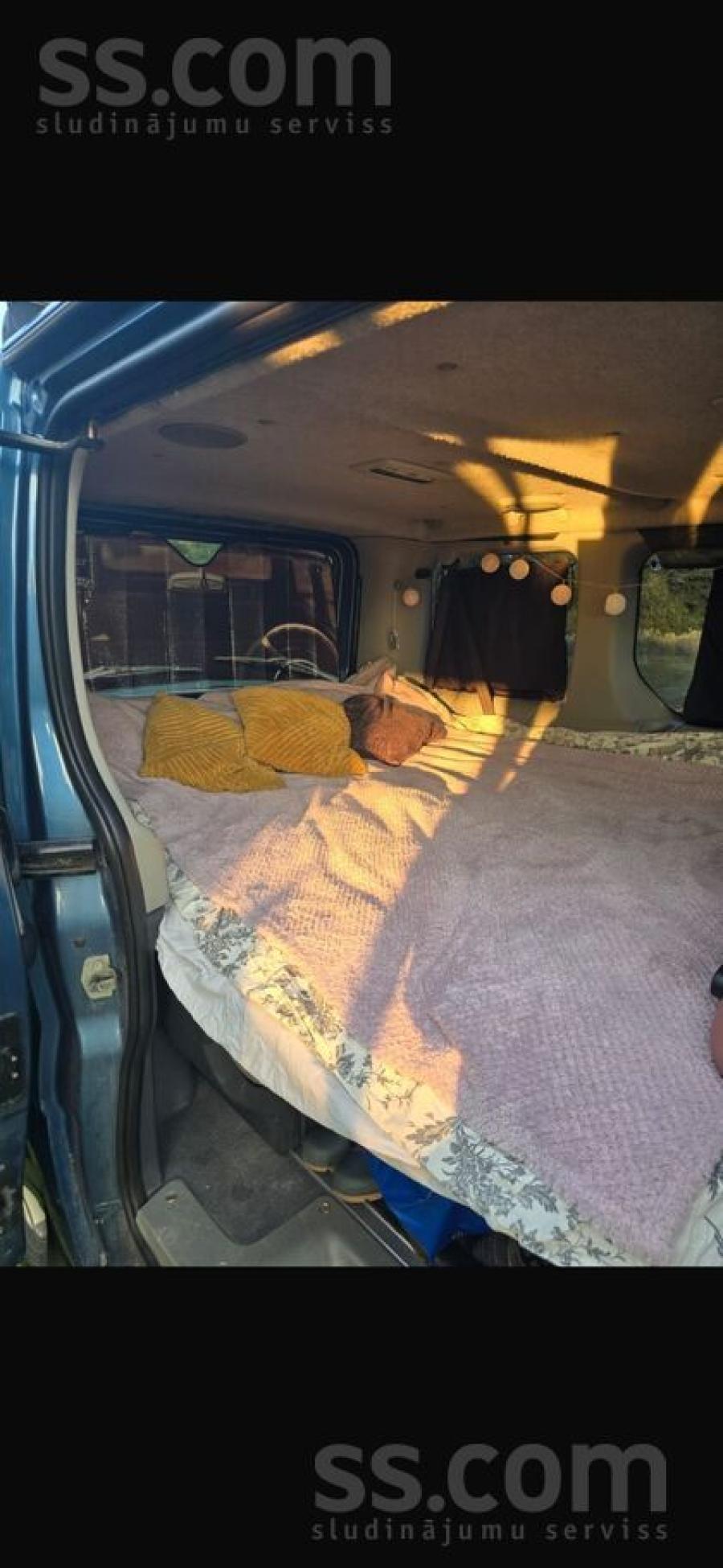 Blue Renault Trafic 2006 in Valmiera, with an engine capacity of 2.50 L and mileage of 385 thousand km for 6200 €, photo 6 on AUTOMOTO.COM.LV
