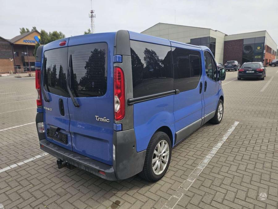 Zils Renault Trafic 2006 Viļņa, ar dzinēja tilpumu 2.00 L un nobraukumu 255 tūkst. km par 5650 €, foto 5 vietnē AUTOMOTO.COM.LV