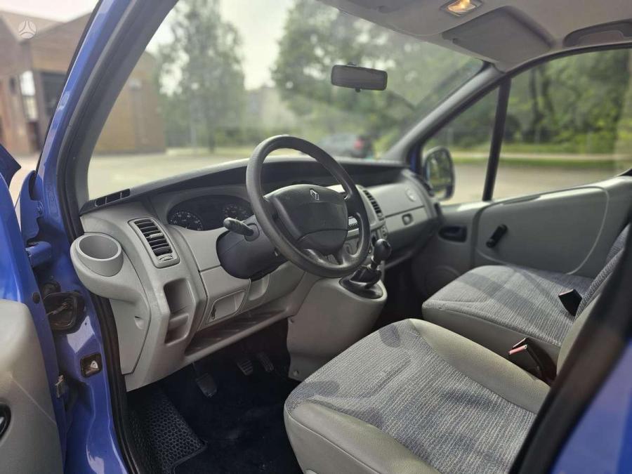 Zils Renault Trafic 2006 Viļņa, ar dzinēja tilpumu 2.00 L un nobraukumu 255 tūkst. km par 5650 €, foto 7 vietnē AUTOMOTO.COM.LV