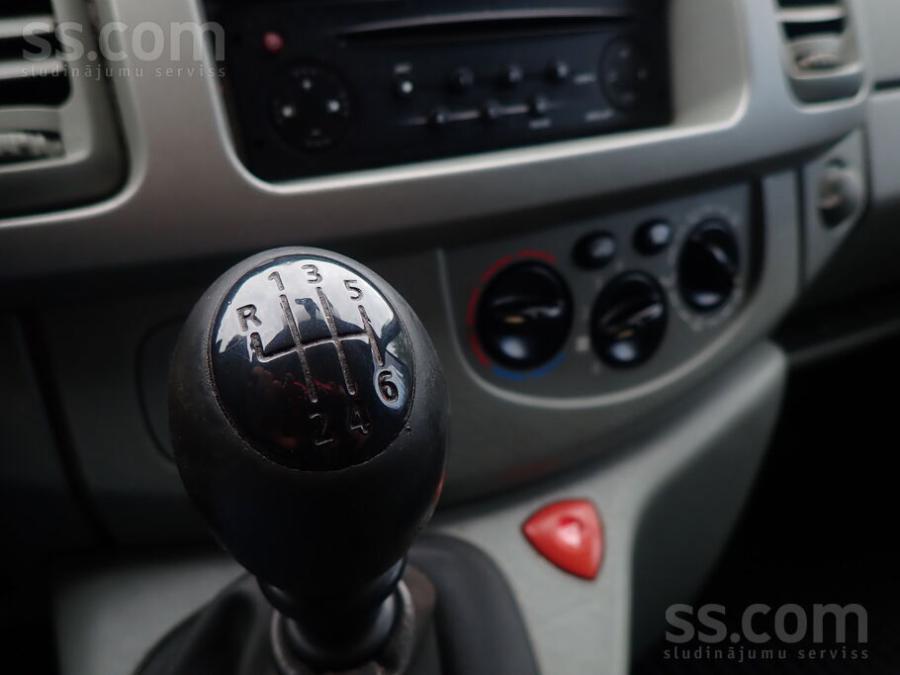 Blue Renault Trafic 2008 in Liepaja, with an engine capacity of 2.00 L and mileage of 236 thousand km for 6550 €, photo 9 on AUTOMOTO.COM.LV