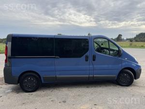 Blue Renault Trafic 2008 in Riga, with an engine capacity of 2.00 L and mileage of 292 thousand km for 5998 €, photo 8 on AUTOMOTO.COM.LV