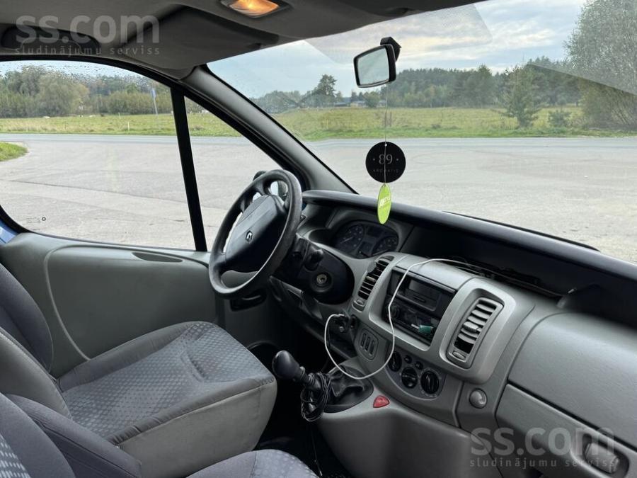 Blue Renault Trafic 2008 in Riga, with an engine capacity of 2.00 L and mileage of 292 thousand km for 5998 €, photo 13 on AUTOMOTO.COM.LV