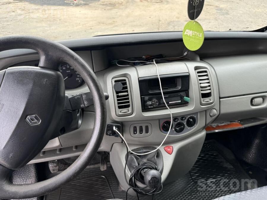 Blue Renault Trafic 2008 in Riga, with an engine capacity of 2.00 L and mileage of 292 thousand km for 5998 €, photo 15 on AUTOMOTO.COM.LV