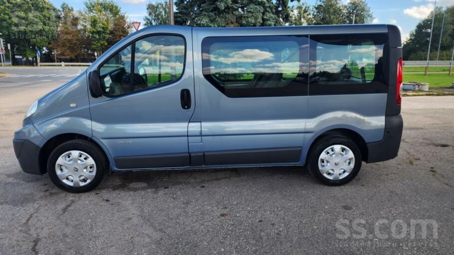 Blue Renault Trafic 2011 in Ogre, with an engine capacity of 2.00 L and mileage of 302 thousand km for 7750 €, photo 1 on AUTOMOTO.COM.LV