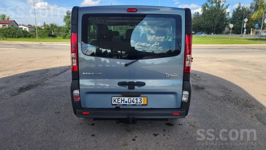 Blue Renault Trafic 2011 in Ogre, with an engine capacity of 2.00 L and mileage of 302 thousand km for 7750 €, photo 8 on AUTOMOTO.COM.LV