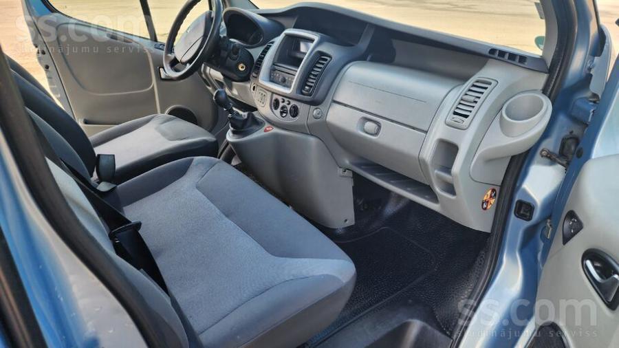 Blue Renault Trafic 2011 in Ogre, with an engine capacity of 2.00 L and mileage of 302 thousand km for 7750 €, photo 10 on AUTOMOTO.COM.LV