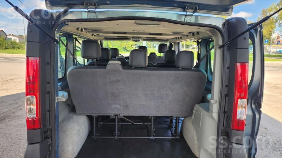 Blue Renault Trafic 2011 in Ogre, with an engine capacity of 2.00 L and mileage of 302 thousand km for 7750 €, photo 16 on AUTOMOTO.COM.LV