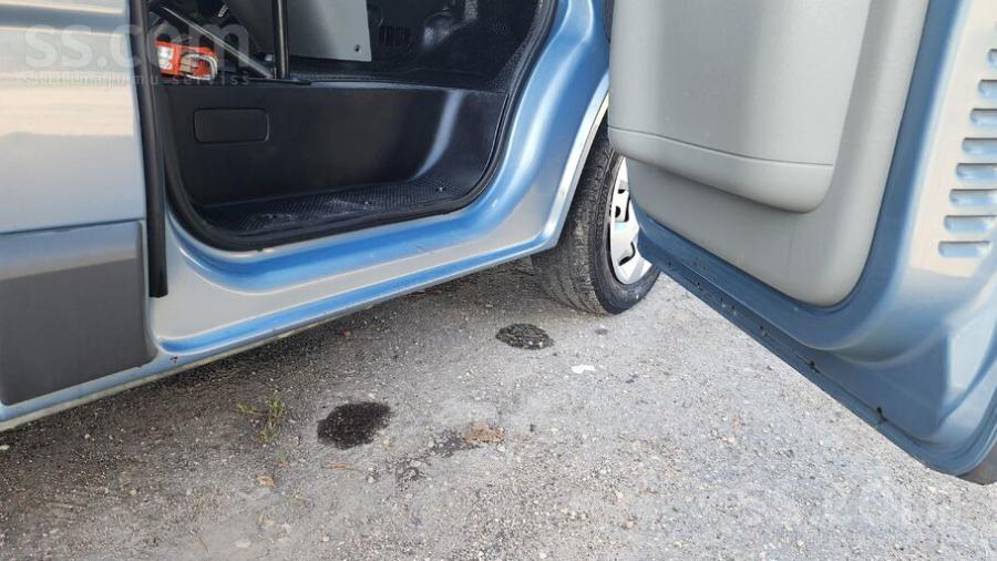 Blue Renault Trafic 2011 in Ogre, with an engine capacity of 2.00 L and mileage of 302 thousand km for 7750 €, photo 20 on AUTOMOTO.COM.LV