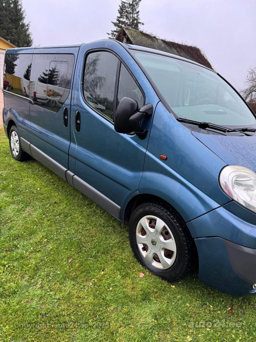 Blue Renault Trafic 2006 in Tallinn, with an engine capacity of 2.00 L and mileage of 0 thousand km for 4400 €, photo 5 on AUTOMOTO.COM.LV