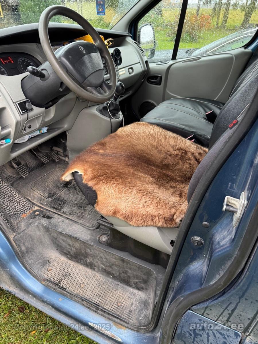 Blue Renault Trafic 2006 in Tallinn, with an engine capacity of 2.00 L and mileage of 0 thousand km for 4400 €, photo 7 on AUTOMOTO.COM.LV