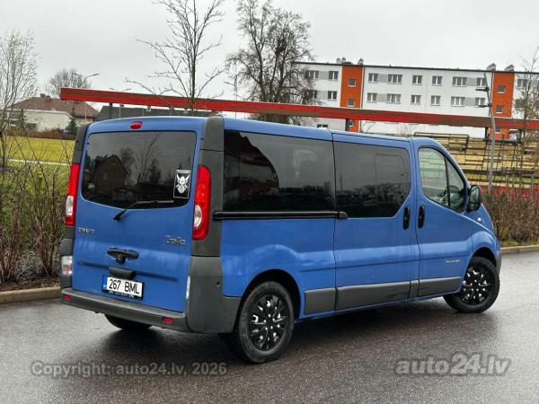 Blue Renault Trafic 2007 in Valga, with an engine capacity of 2.50 L and mileage of 274 thousand km for 4990 €, photo 7 on AUTOMOTO.COM.LV