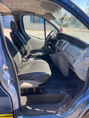 Blue Renault Trafic 2008 in Jurmala, with an engine capacity of 2.50 L and mileage of 437 thousand km for 3700 €, photo 8 on AUTOMOTO.COM.LV