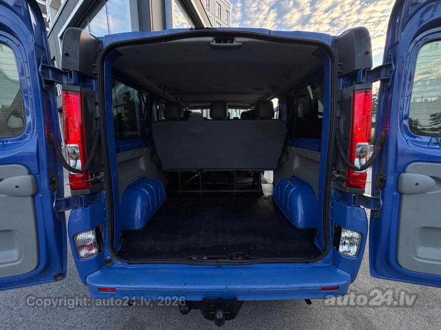 Zils Renault Trafic 2012 Tallina, ar dzinēja tilpumu 2.00 L un nobraukumu 340 tūkst. km par 8750 €, foto 26 vietnē AUTOMOTO.COM.LV
