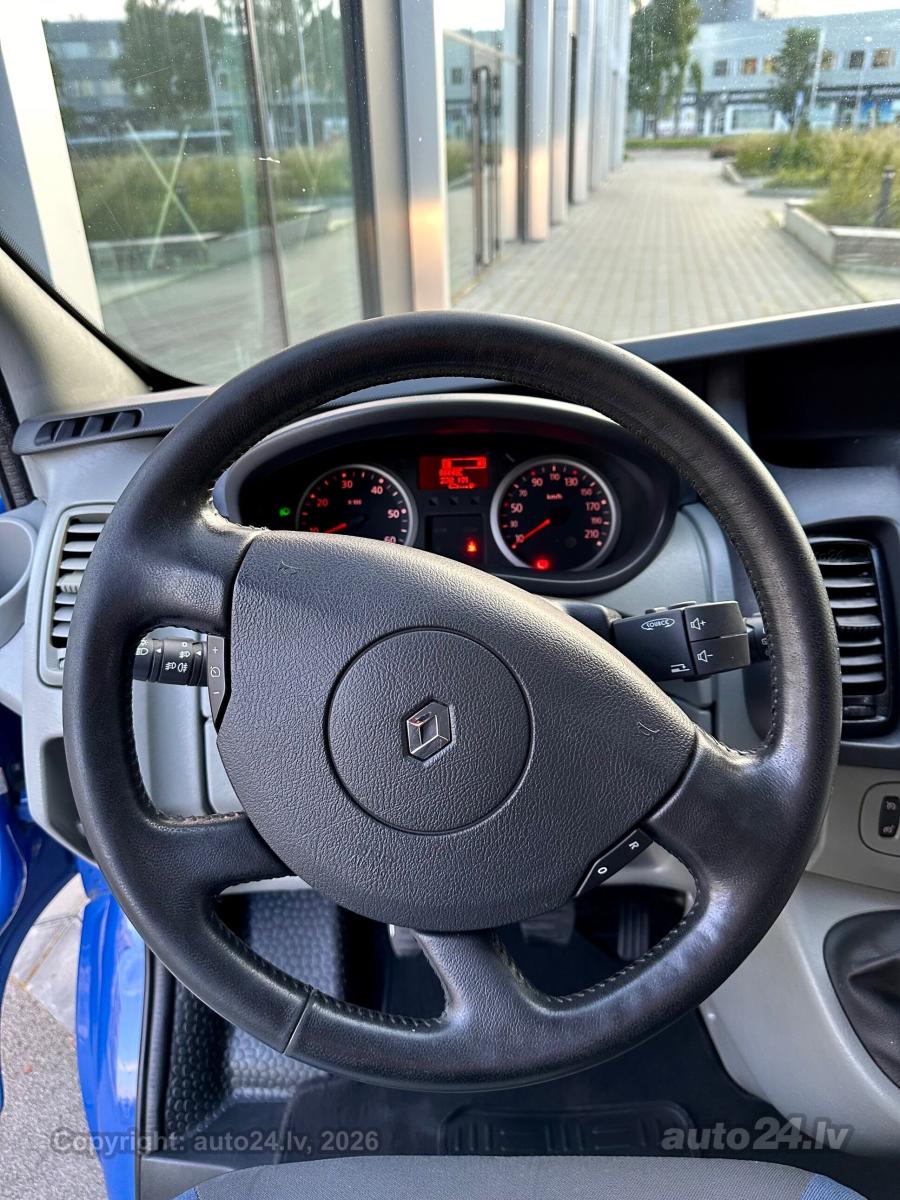 Zils Renault Trafic 2012 Tallina, ar dzinēja tilpumu 2.00 L un nobraukumu 340 tūkst. km par 8750 €, foto 27 vietnē AUTOMOTO.COM.LV