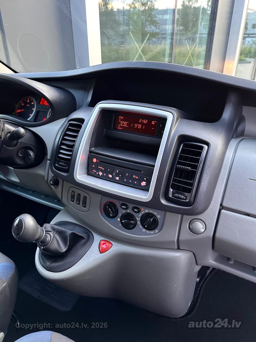Zils Renault Trafic 2012 Tallina, ar dzinēja tilpumu 2.00 L un nobraukumu 340 tūkst. km par 8750 €, foto 28 vietnē AUTOMOTO.COM.LV