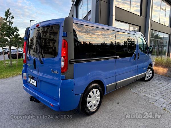 Zils Renault Trafic 2013 Tallina, ar dzinēja tilpumu 2.00 L un nobraukumu 136 tūkst. km par 14990 €, foto 9 vietnē AUTOMOTO.COM.LV