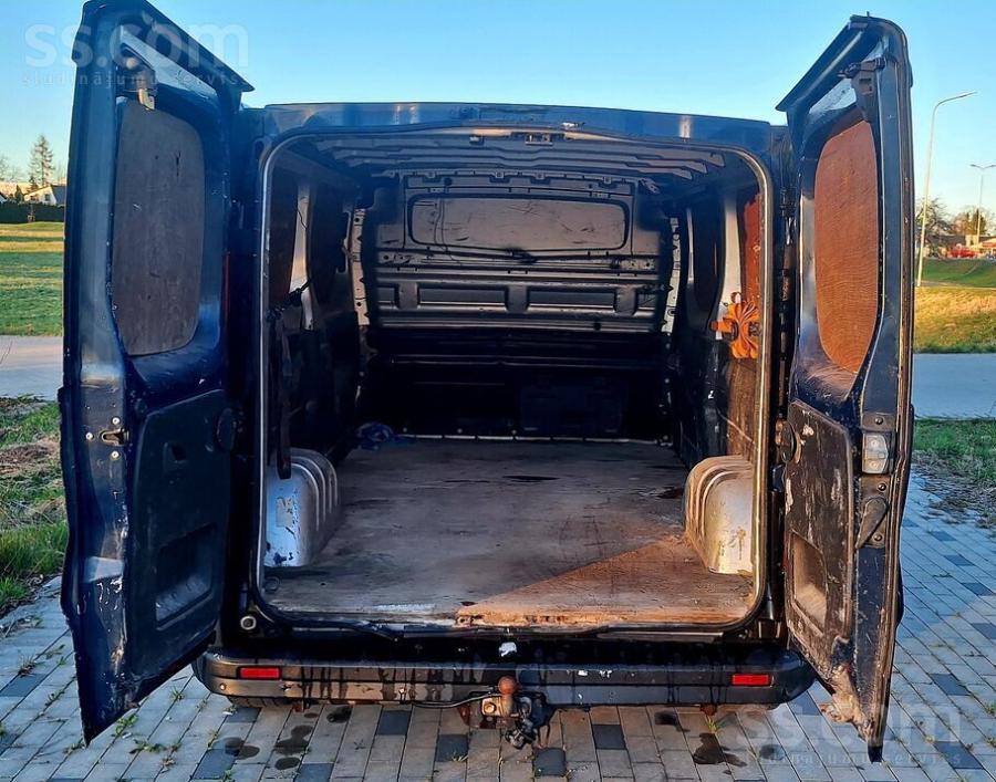 Zils Renault Trafic 2014 Rīga, ar dzinēja tilpumu 1.60 L un nobraukumu 284 tūkst. km par 4500 €, foto 12 vietnē AUTOMOTO.COM.LV