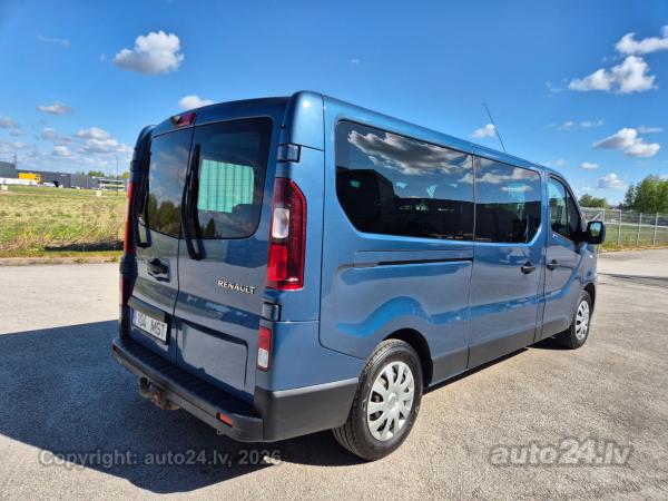Blue Renault Trafic 2019 in Tartu, with an engine capacity of 1.60 L and mileage of 214 thousand km for 15790 €, photo 4 on AUTOMOTO.COM.LV