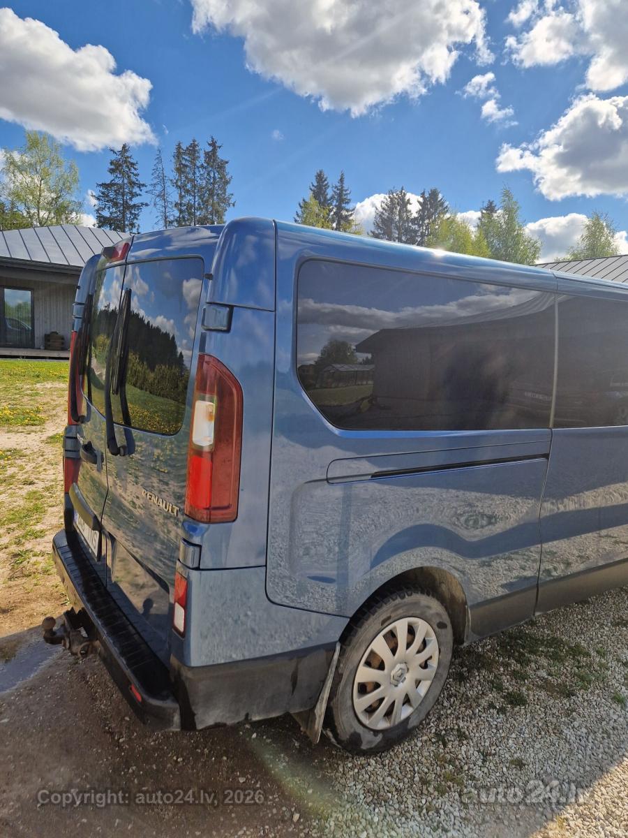 Blue Renault Trafic 2019 in Tartu, with an engine capacity of 1.60 L and mileage of 180 thousand km for 22000 €, photo 4 on AUTOMOTO.COM.LV