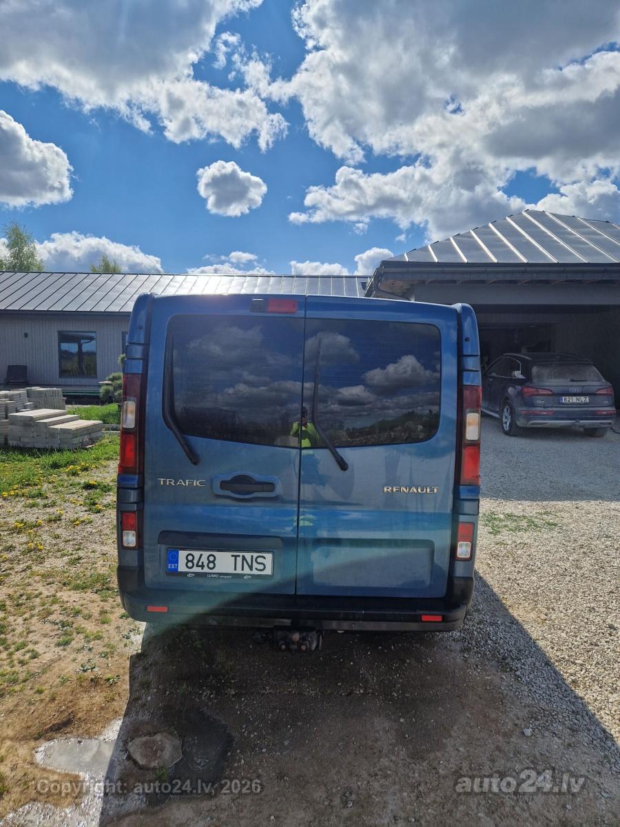 Blue Renault Trafic 2019 in Tartu, with an engine capacity of 1.60 L and mileage of 180 thousand km for 22000 €, photo 5 on AUTOMOTO.COM.LV