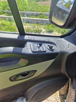 Blue Renault Trafic 2019 in Tartu, with an engine capacity of 1.60 L and mileage of 180 thousand km for 22000 €, photo 11 on AUTOMOTO.COM.LV