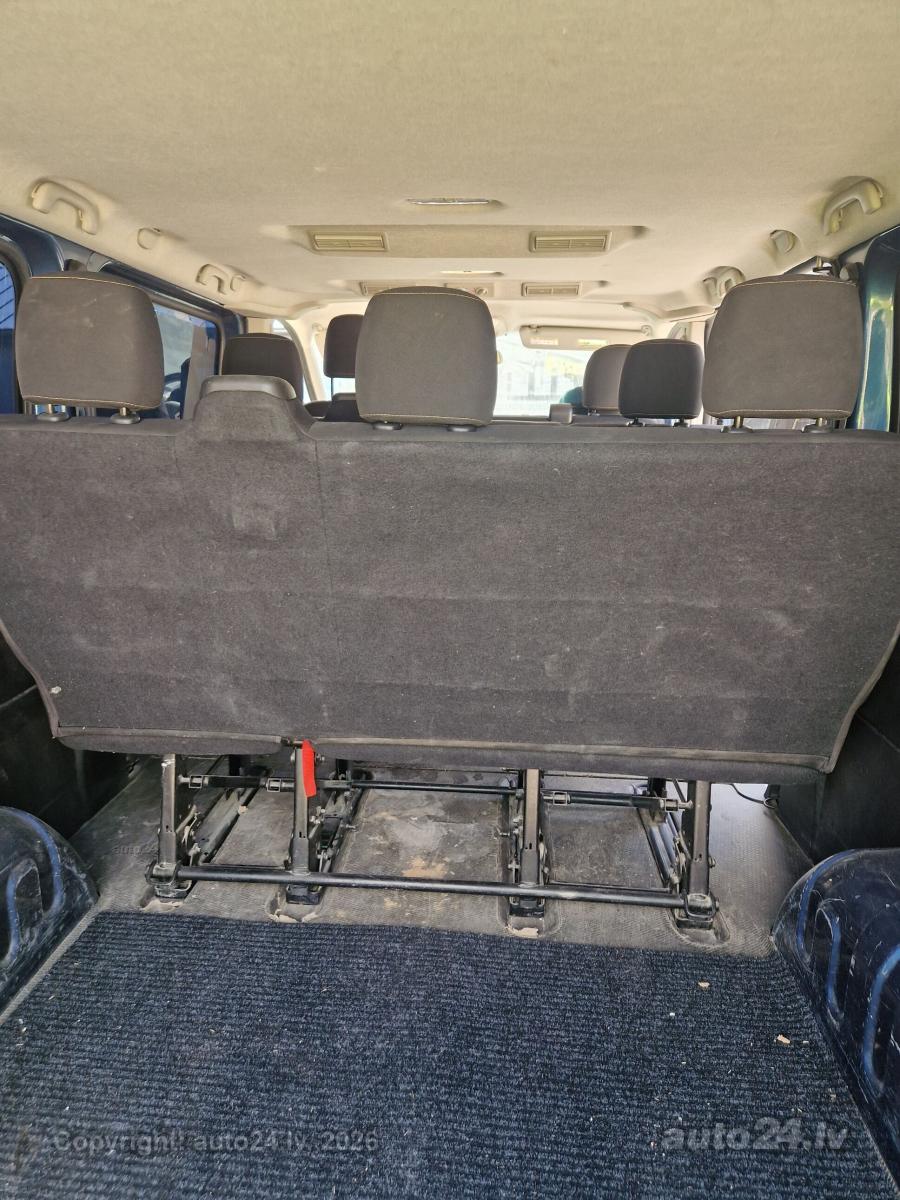 Blue Renault Trafic 2019 in Tartu, with an engine capacity of 1.60 L and mileage of 180 thousand km for 22000 €, photo 16 on AUTOMOTO.COM.LV