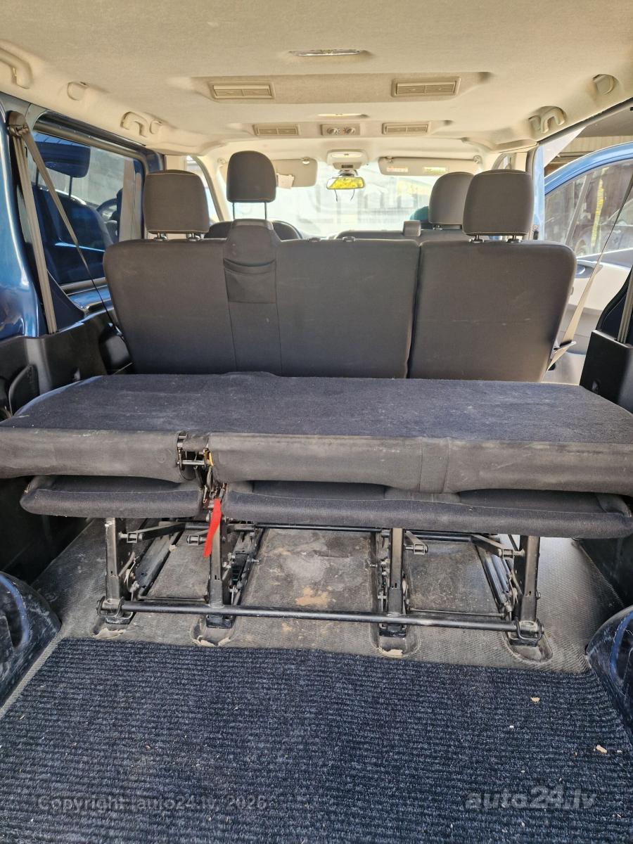 Blue Renault Trafic 2019 in Tartu, with an engine capacity of 1.60 L and mileage of 180 thousand km for 22000 €, photo 17 on AUTOMOTO.COM.LV